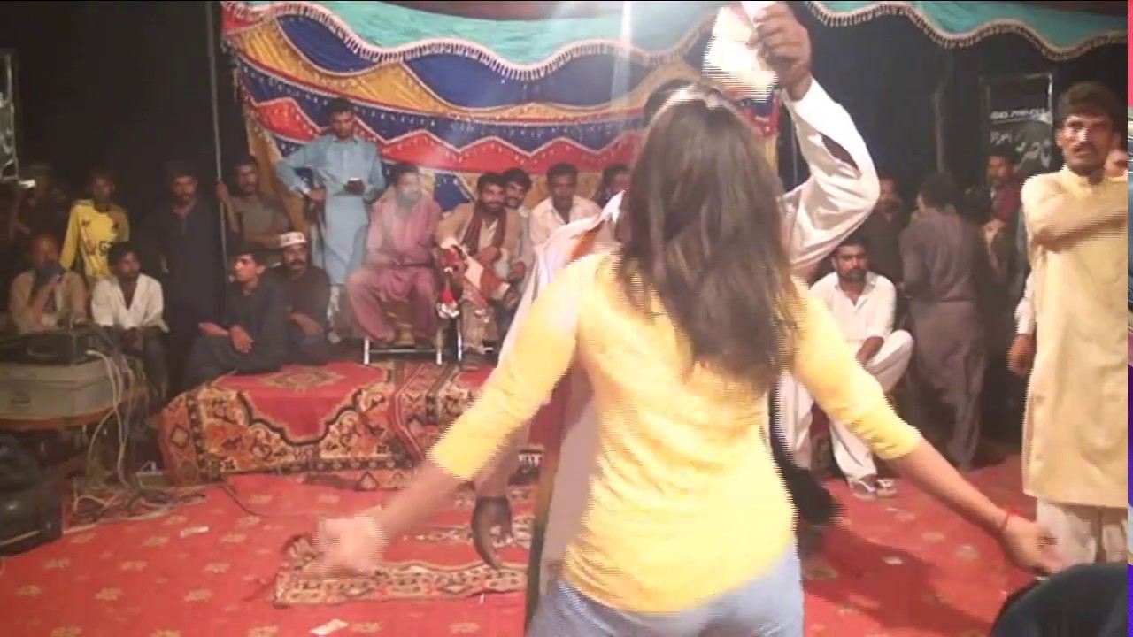 weeding dance in pakistan new 2019 local masti wedding program part 9 - YouTube
