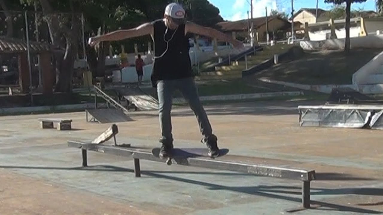 Skateboarding: Backside feeble grind reverse / easy - YouTube