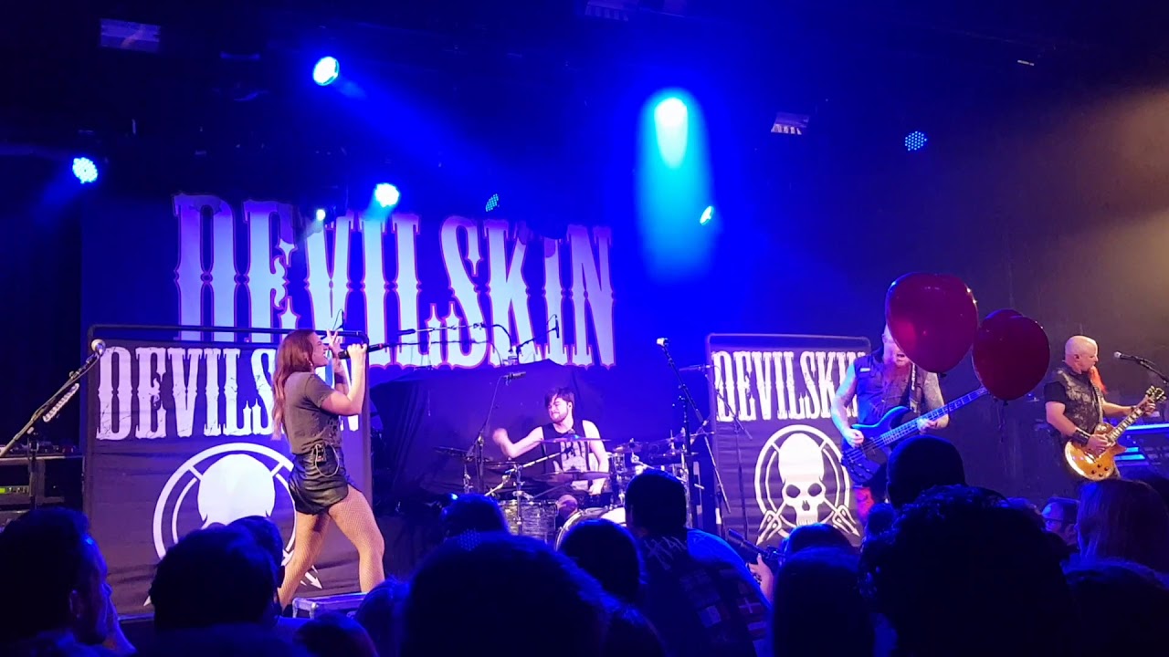 Devilskin Live in Vienna - Pray - YouTube