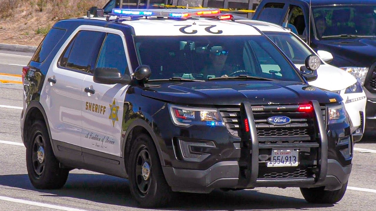 LASD Lost Hills Units Responding Code 3 - YouTube