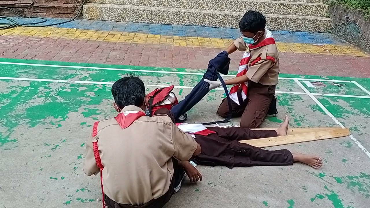 Lomba P3K dari regu cendrawasih SMPN 112 - YouTube