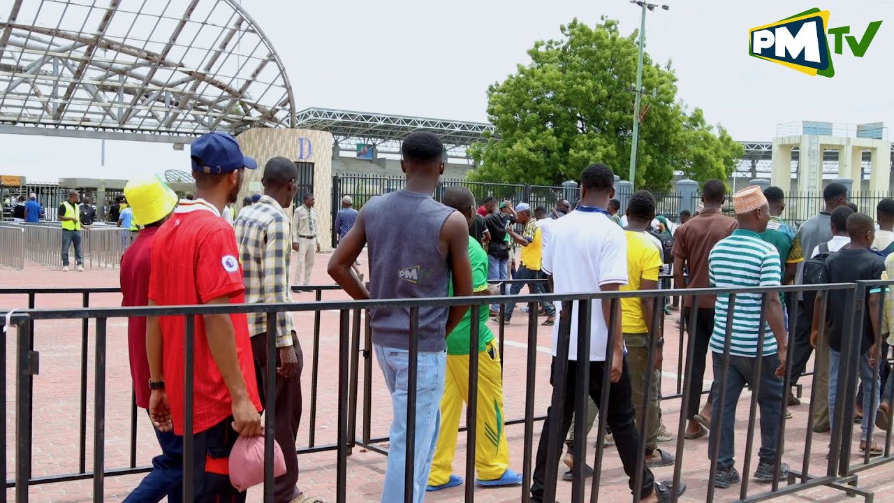 MASHABIKI WA YANGA WAKIINGIA KAMA UTITIRI KWA MKAPA KUSHUHUDIA GUSA ...