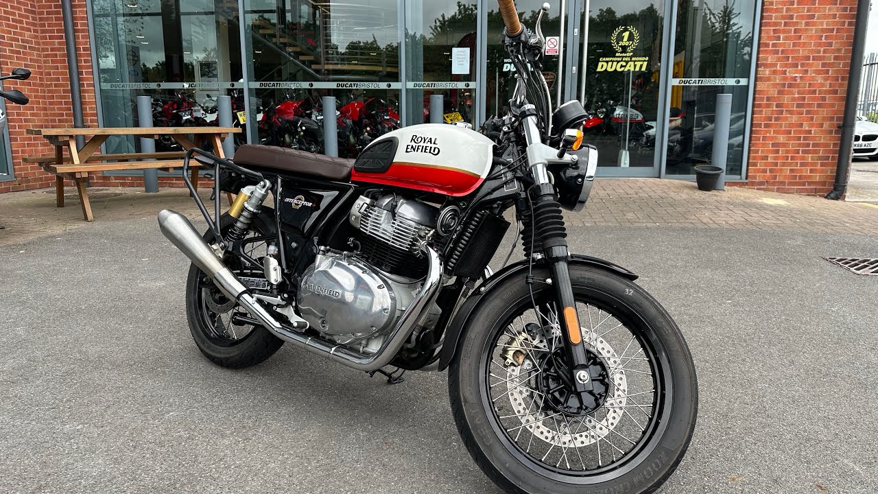 Royal Enfield Interceptor INT 650 E5 (White/red) walkaround with engine ...