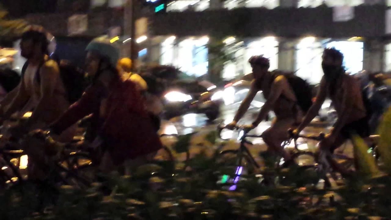 Naked Bike Regatta on Michigan Avenue Chicago. - YouTube