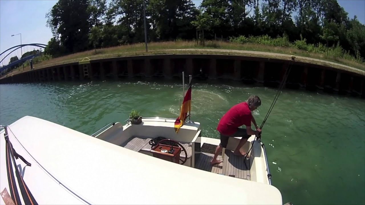 Eindampfen in die seewärtige Achterleine - YouTube