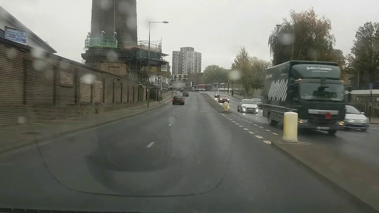 Poor driving London. - YouTube