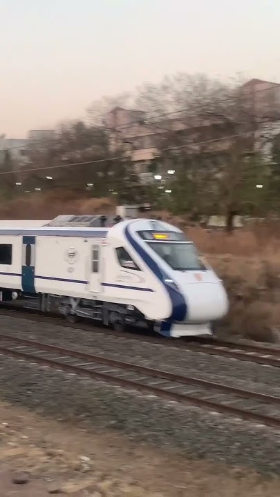 New Vande Bharat Express |Mumbai-Pune-Solapur | Inaugural Run | 4K - YouTube