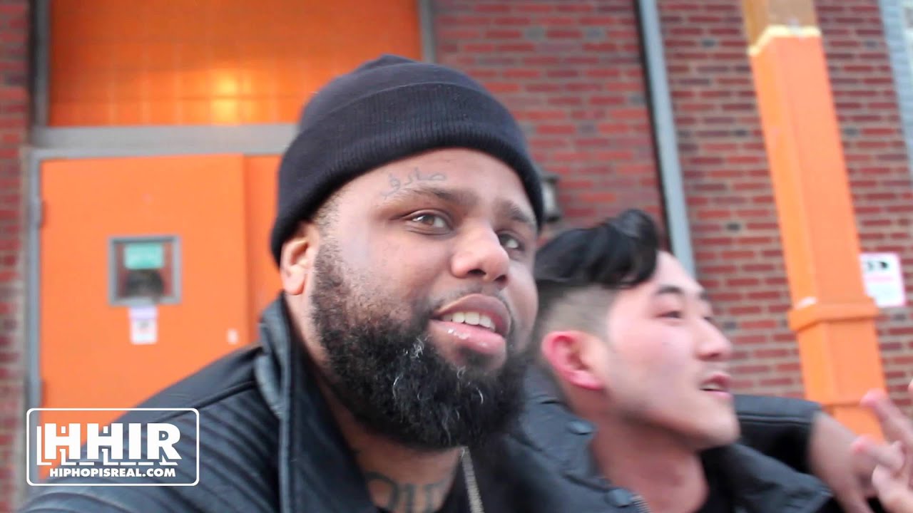 HEARTLESS STOPS INTERVIEW TO TAKE A PICTURE WITH HIS FANS WAITING ...