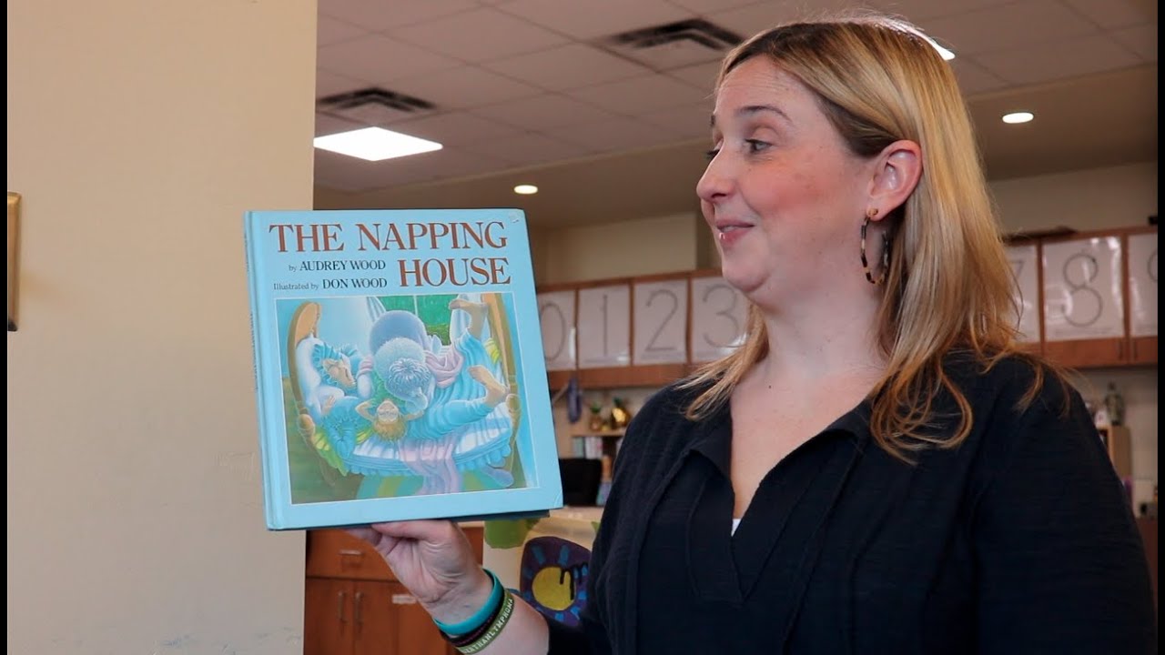Quick Minute: Miss Edwards reads The Napping House - YouTube