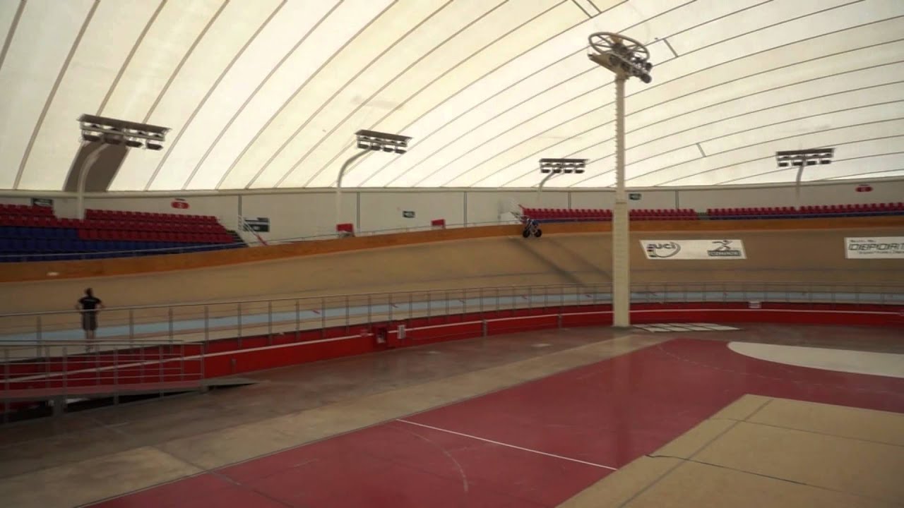 Geoff Stoker 200m World Record Masters 50-54 10.546 - YouTube