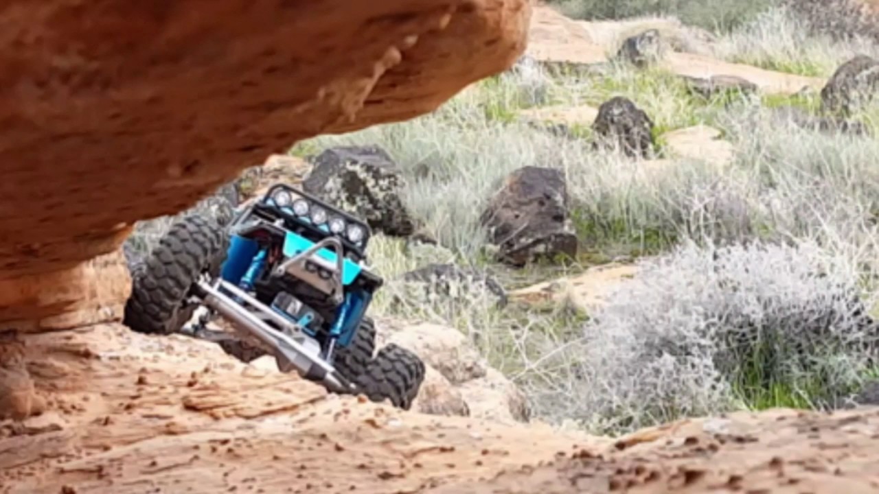 Axial Wraith Rock Bouncer - YouTube