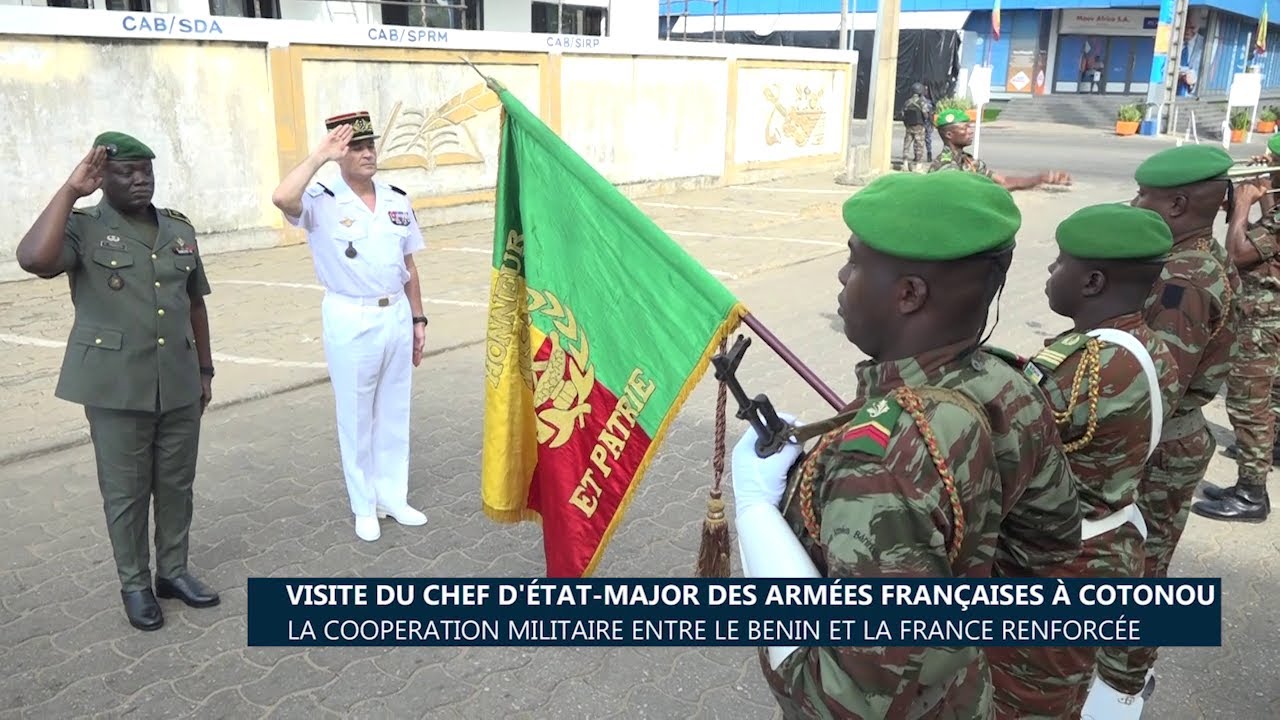 Visite du Chef d’État-Major des armées françaises à Cotonou - YouTube