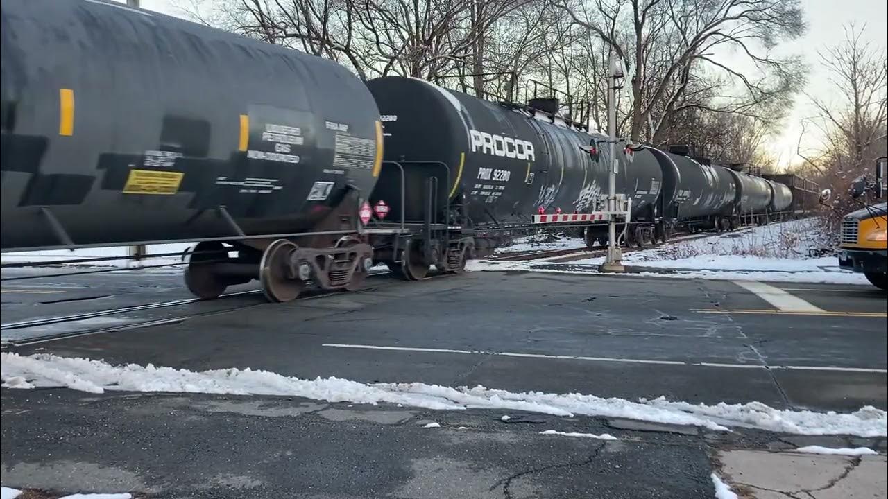 Blue Plow MEC 5936 [B40-8] leads a hefty EDPL with a Beautiful Quilling K5LA - YouTube