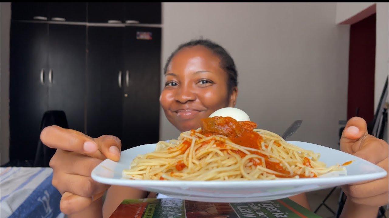 Eat lunch with a Nigerian student | Stew Spaghetti with beef and egg ...