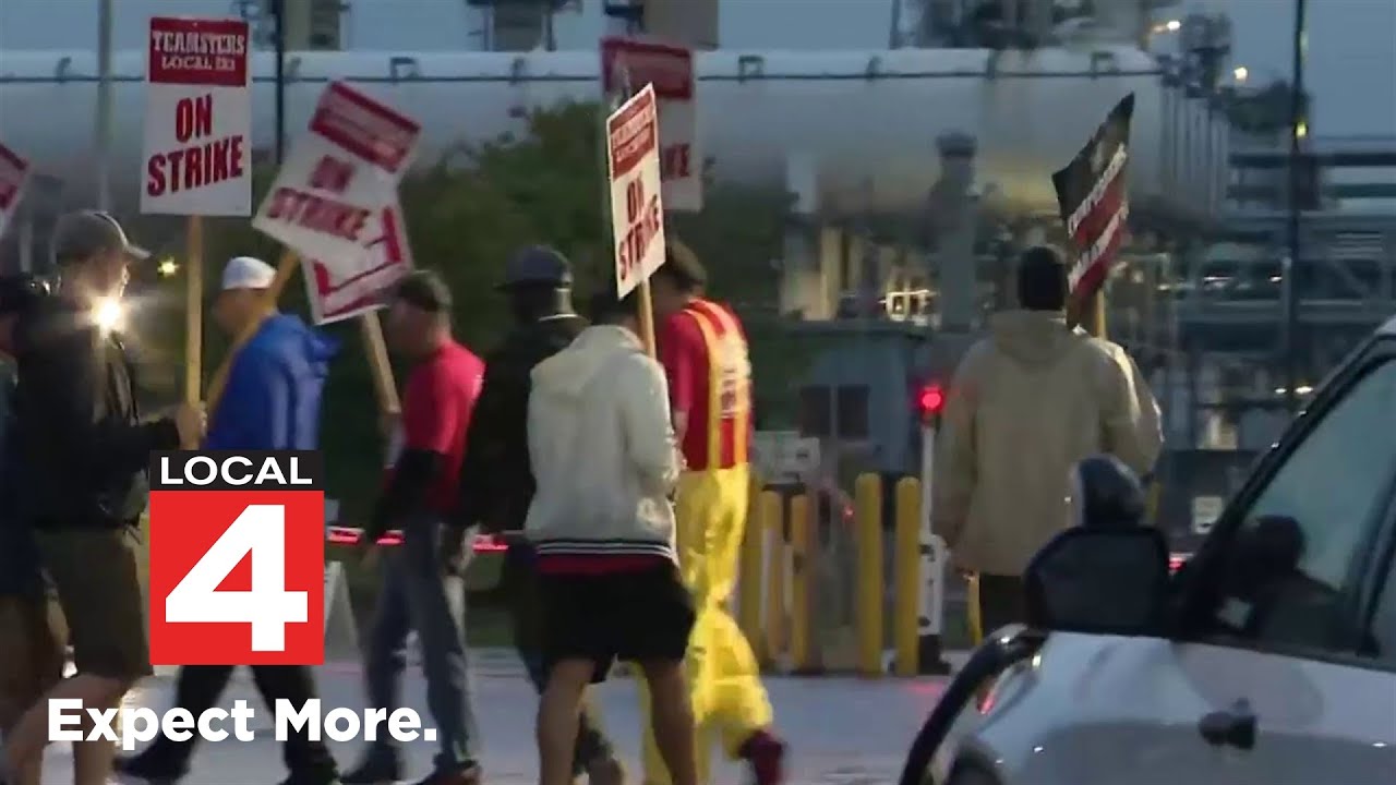 Day 3 of Marathon refinery strike in Detroit - YouTube