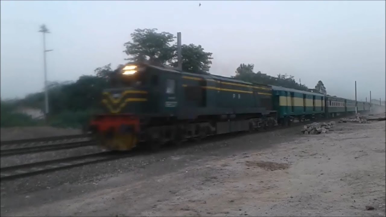 Fast Train Of Pakistan Railway || Pak Business Express Passing Through ...