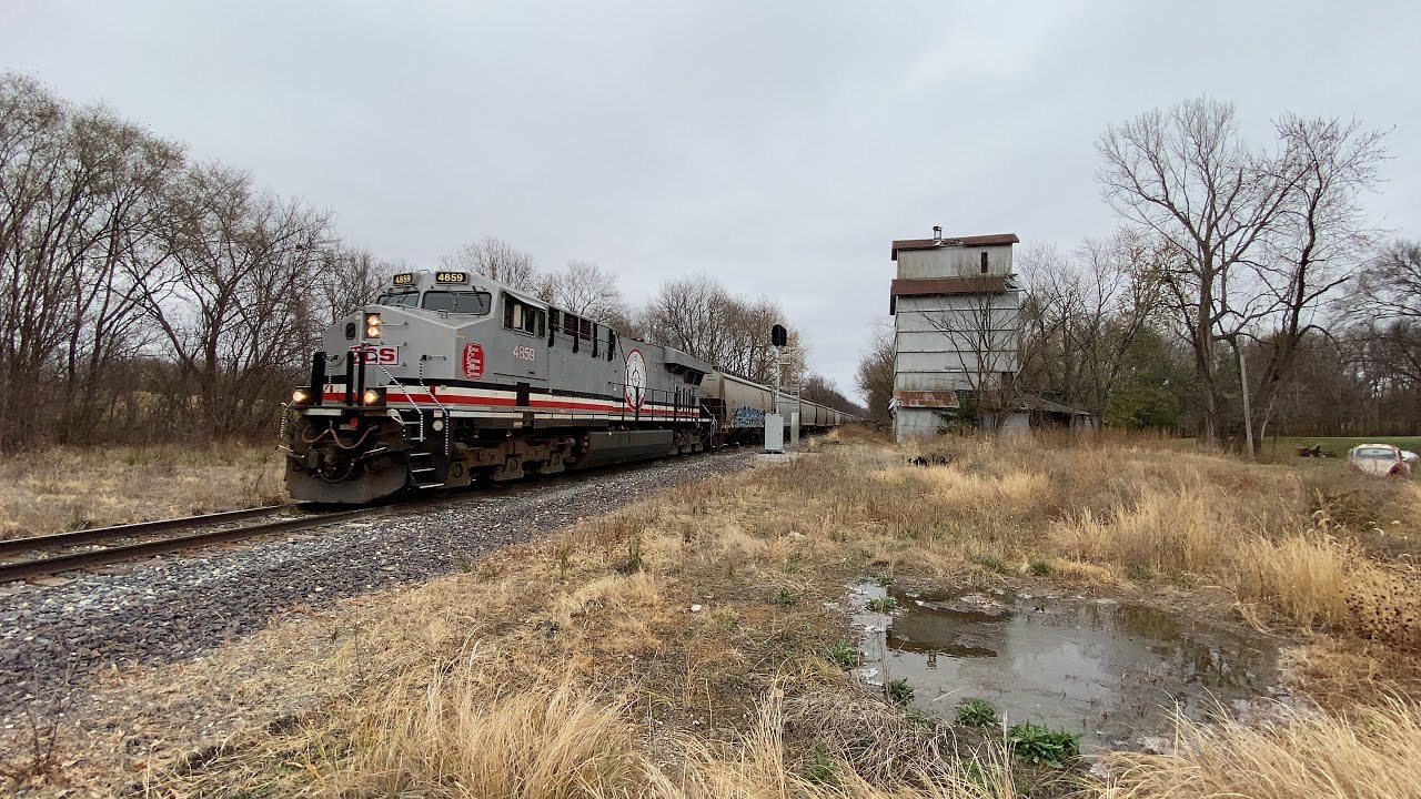 Kansas City Southern 4859 leads a grainier down the KCS Mexico ...