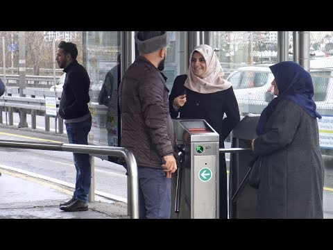 Hayrete Düşüren SOSYAL DENEY! Sinyalcilik Yaptım Bakın Kaç Kişi Yardım Etti