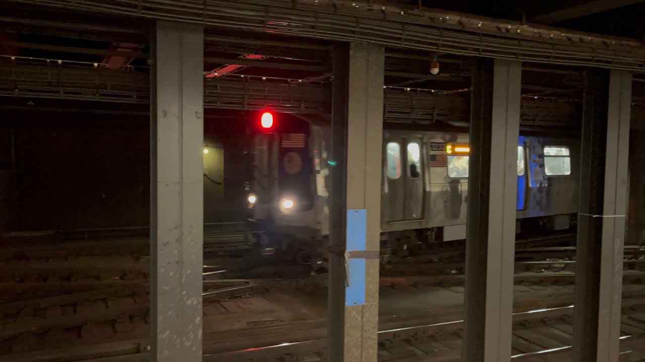 (C) Train Leaving Canal Street Holland Tunnel Station. - YouTube