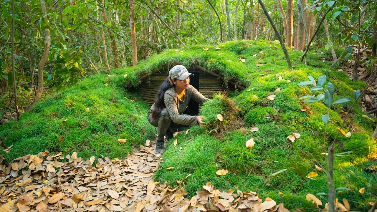 Girl Living Off Grid, Build The Most Amazing Underground Dugout Home ...