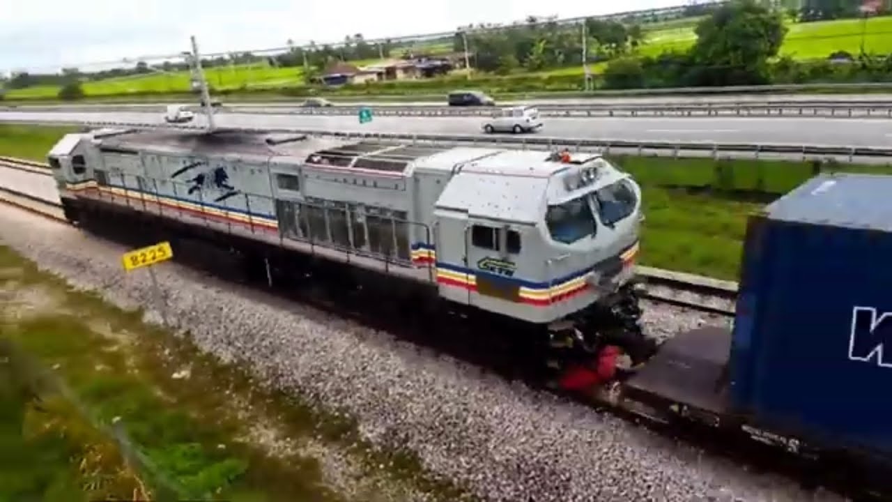26/11/2021-KTM Komuter & KTMB Class 26104 Tanjung Dungun. - YouTube