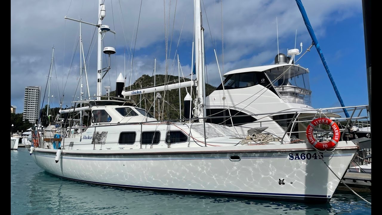 Sailing Iluka - Episode 15 - Whitehaven Beach to Hamilton Island and ...