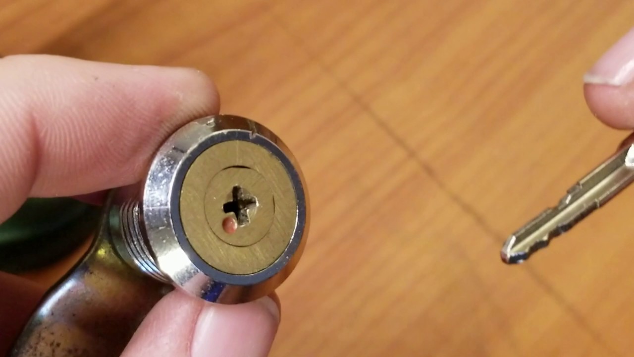 (389) Really Small Cross Lock from Leon's Lockpad Picked - YouTube