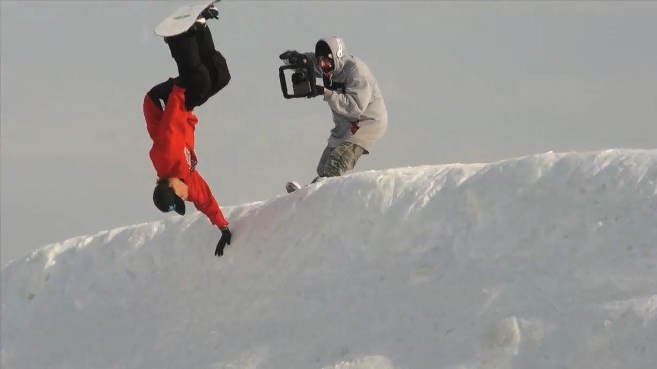 Snowboarding in Wisconsin on a Bluebird day - YouTube