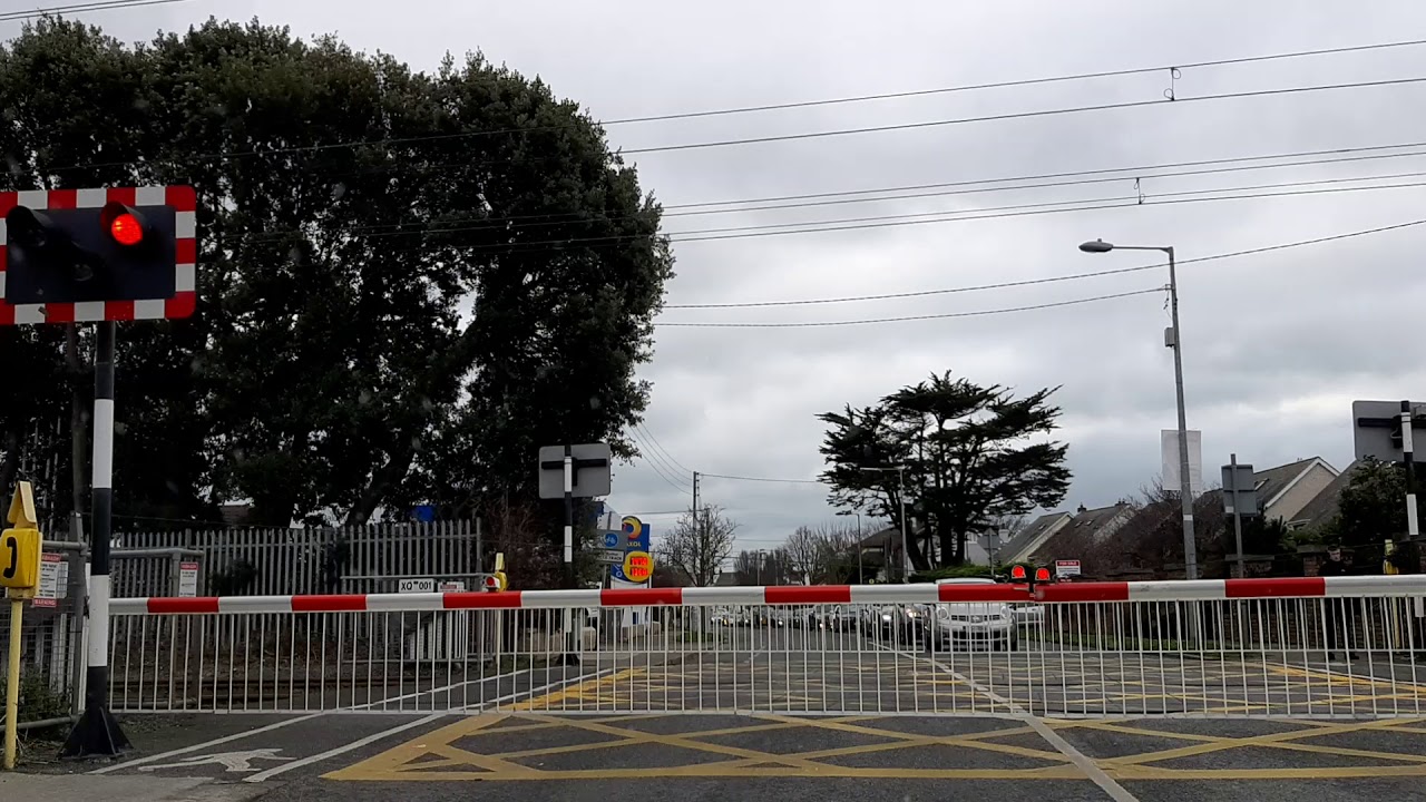 Irish level crossing baldoyle - YouTube