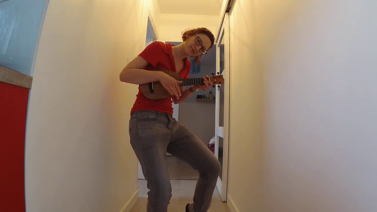 Day 10 : Happy - Pharrell Williams (ukulele cover) - YouTube