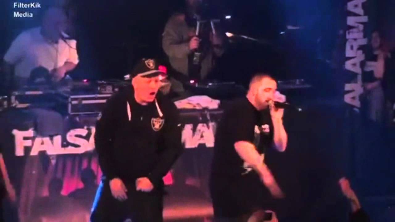 Falsalarma Ft. Capaz - A LA VOZ DE YA! (Directo barcelona 04/02/2012 ...
