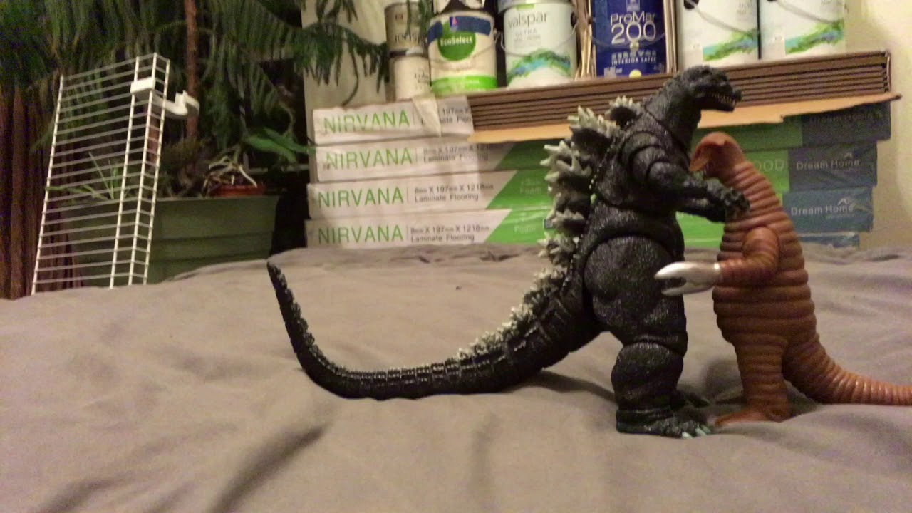 Stop motion: Godzilla vs Sadora and Red king - YouTube