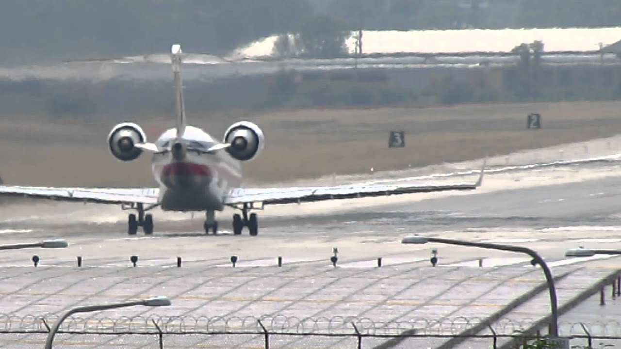 American Eagle Flight 3833 departs KORD via Runway 22L 07.01.2012 - YouTube