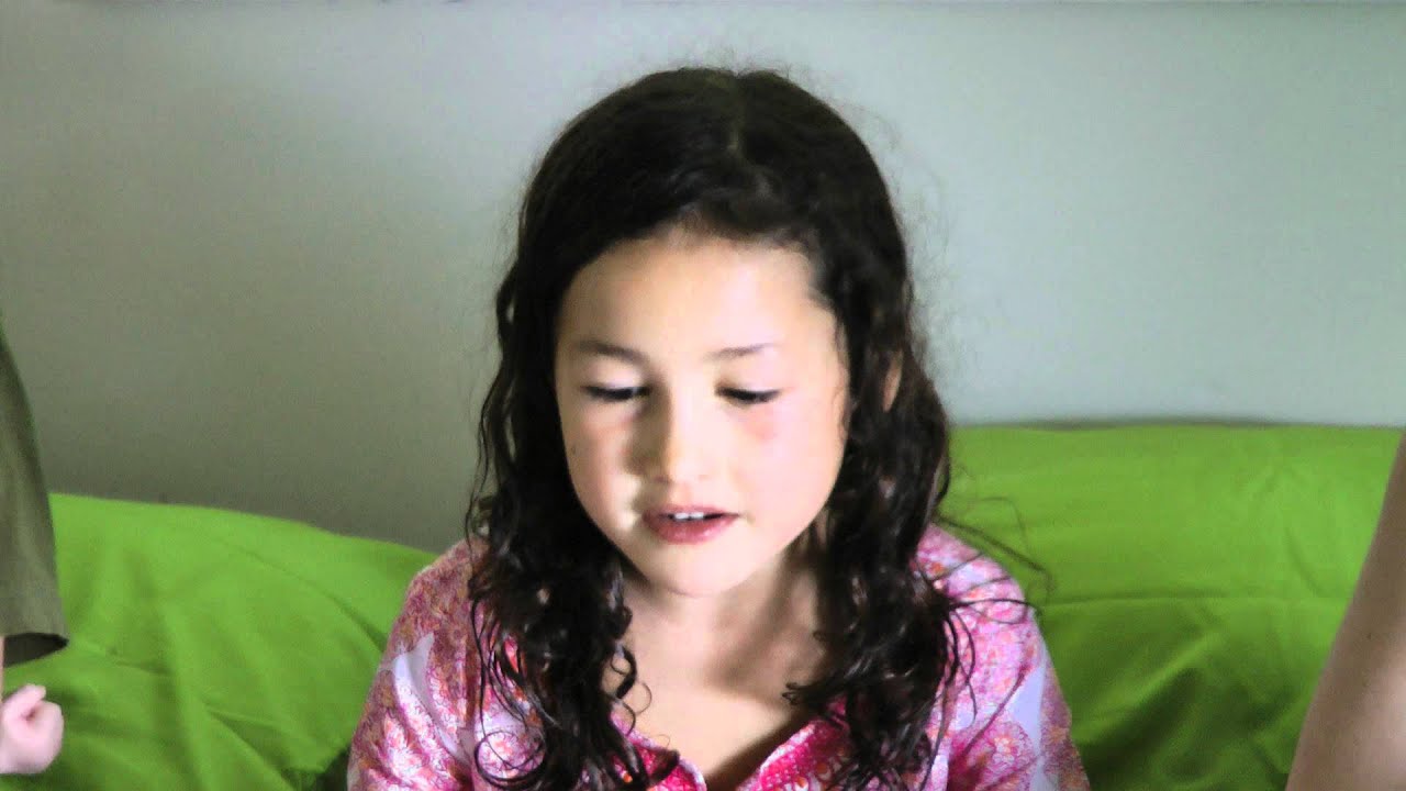 Izzy sings for the babies... - YouTube