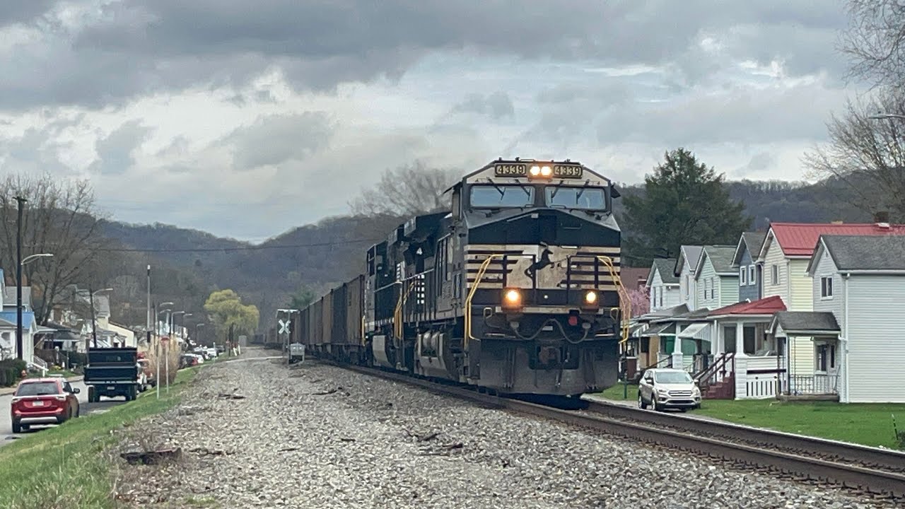 NS 4339 leads 592 With a Awesome Hornshow and my Friend! - YouTube