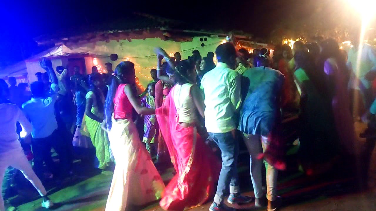 Party chain dance - YouTube