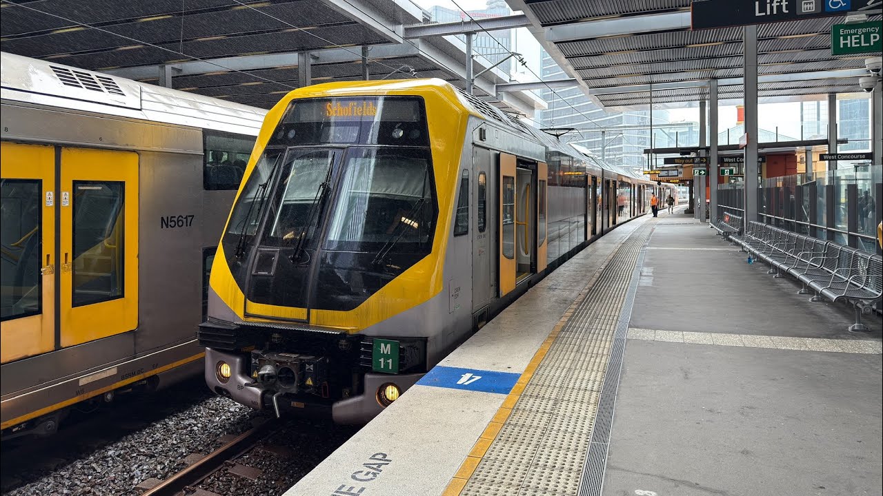 Sydney Trains: M11 departing Parramatta bound for Schofields - YouTube