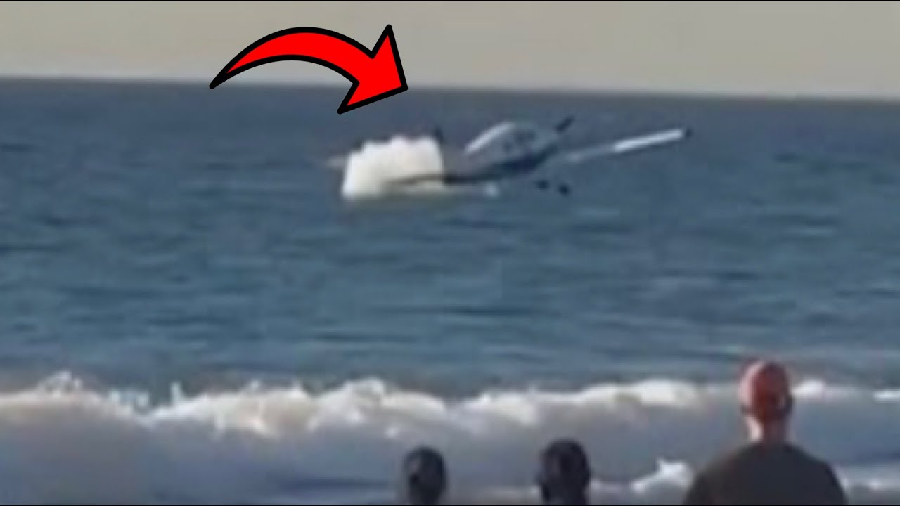 Beachgoers Watch Plane Ditch in Australia - YouTube