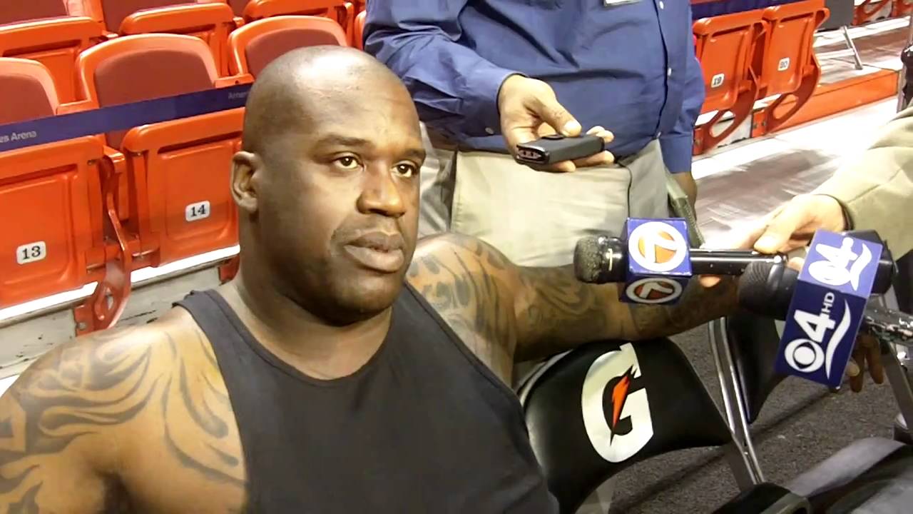 ESPN Boston: Shaq tests knee at practice - YouTube