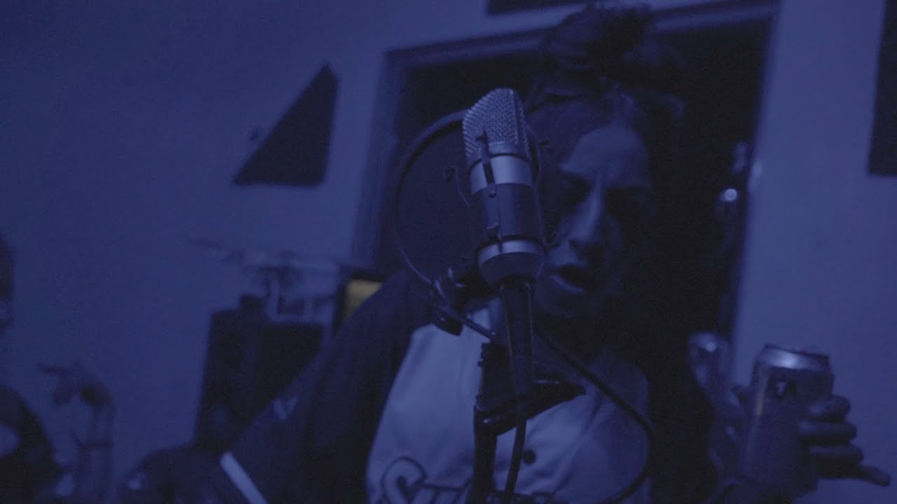 Little Smoking - No soy Típica / Talento Urbano - YouTube