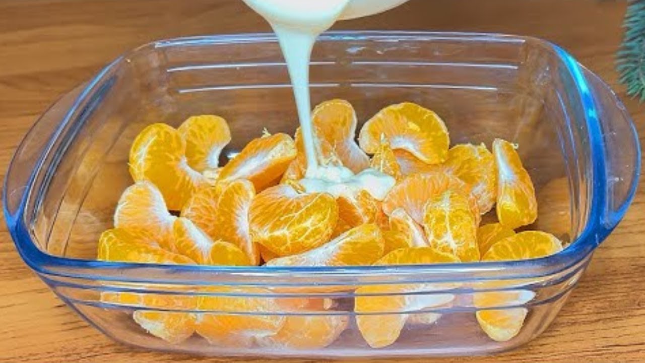 Pour the condensed milk over the tangerines! Enjoy a delicious dessert ...