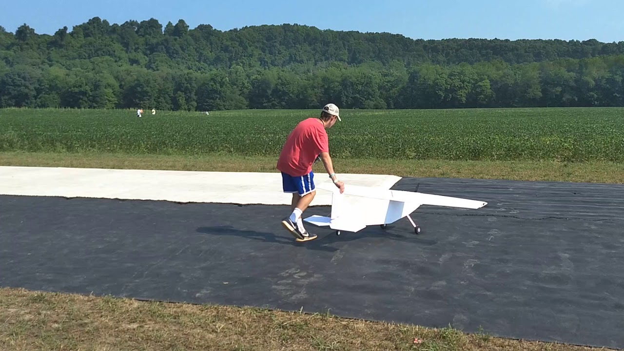 Flite Fest 2018 GIANT FOAM BOARD PLANE TEST FLIGHT - YouTube