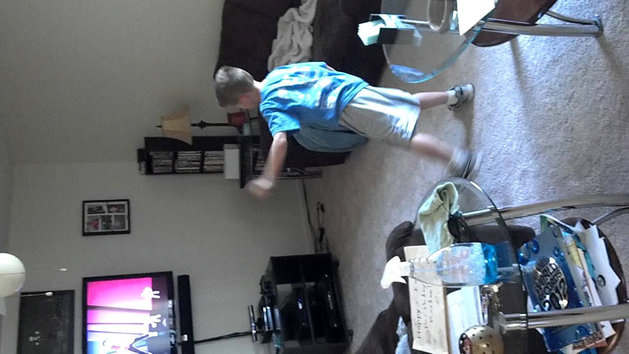 Raedan dancing on the kinect - YouTube