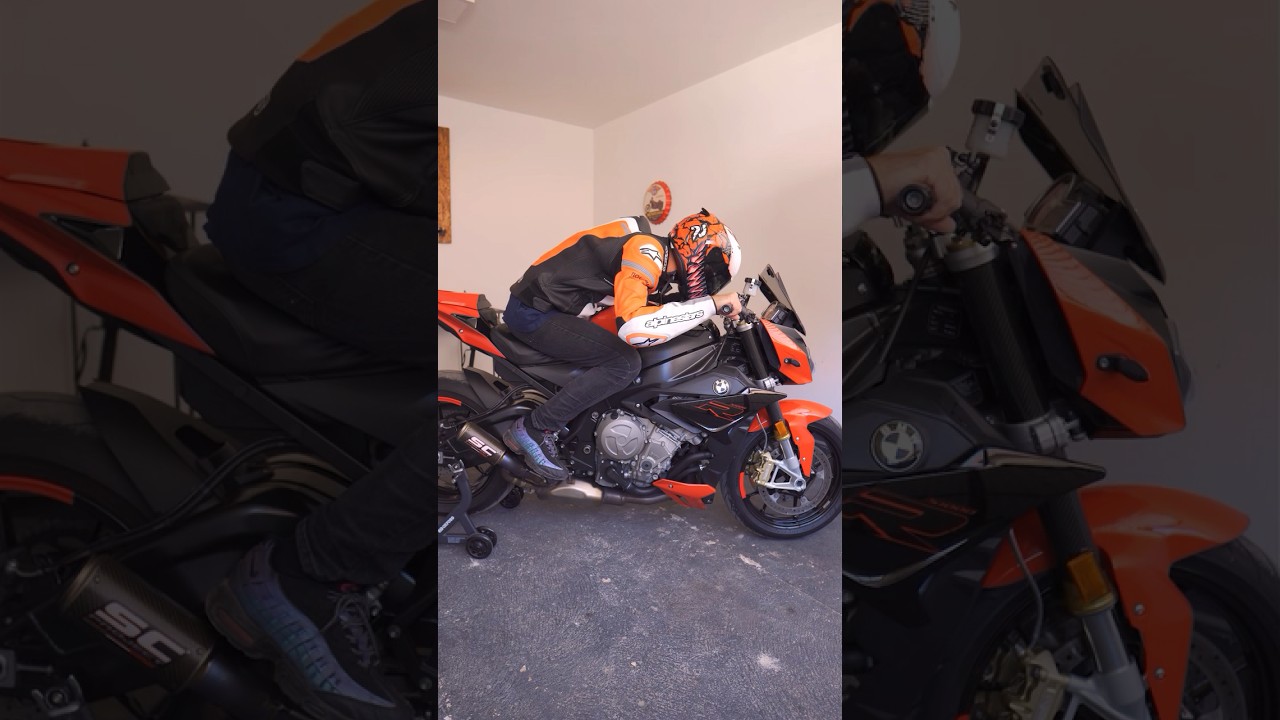 DO YOU KNOW WHY Motorcycle SUIT HAVE A HUMP 🤓 - YouTube