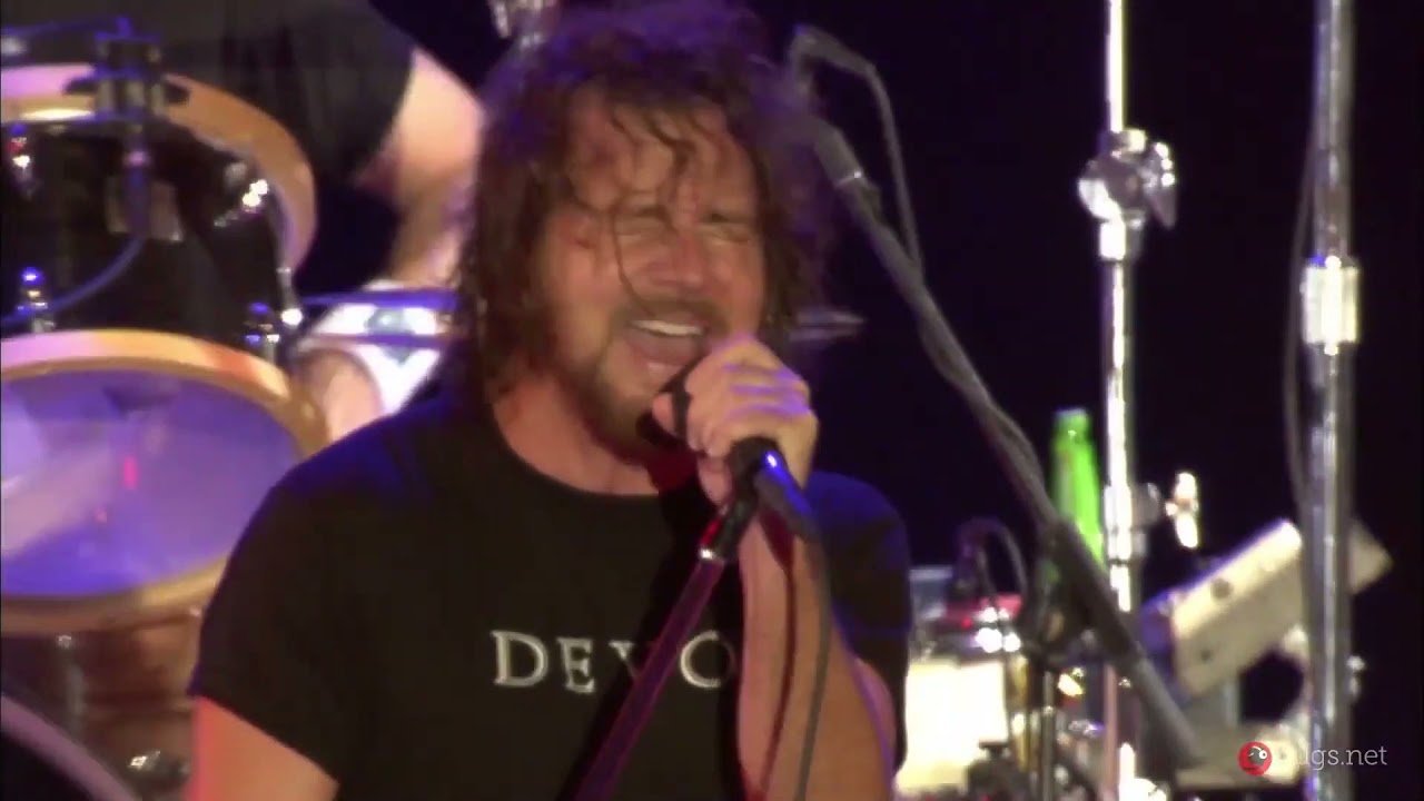 Pearl Jam - Go (Live in Hyde Park 2010) - YouTube