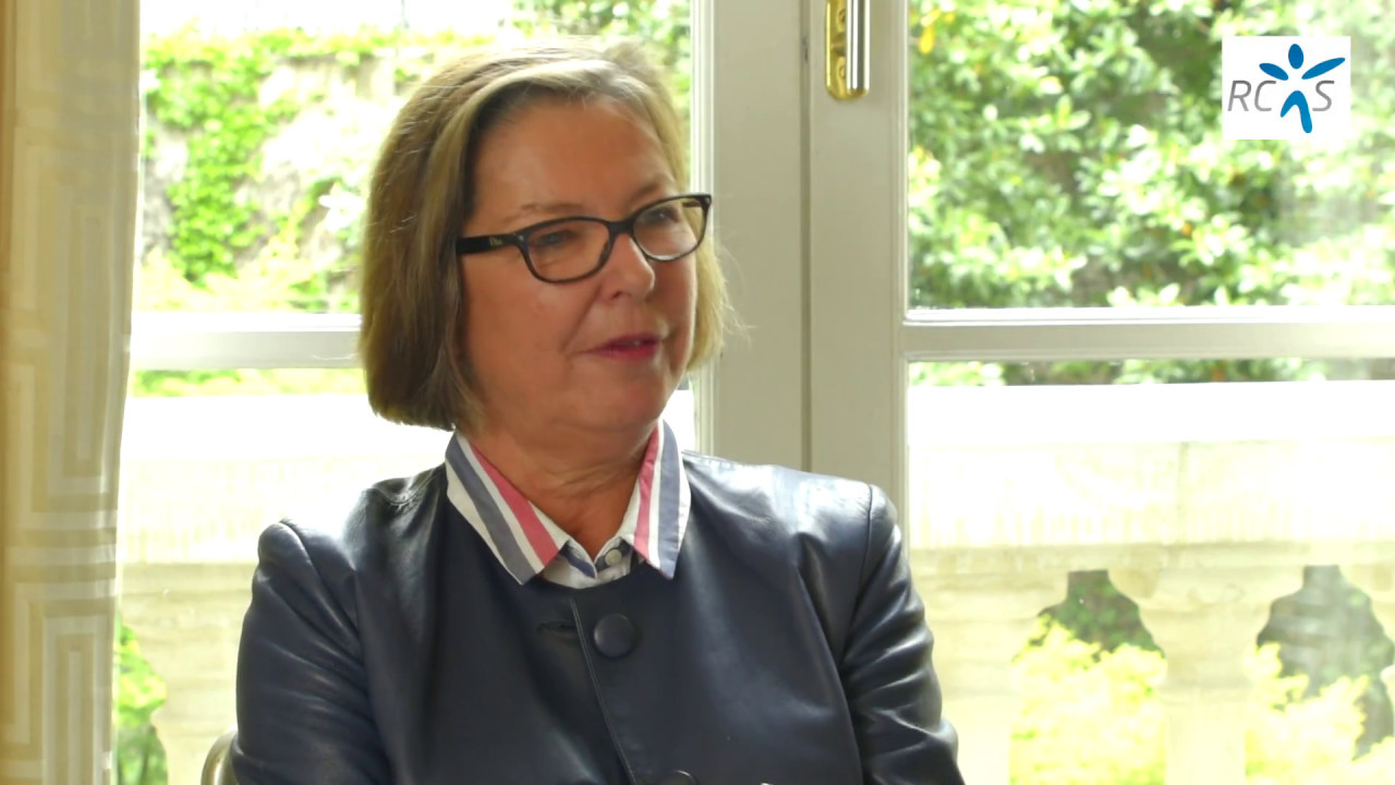 RCS - 3 questions à Laure THIBAUD - YouTube