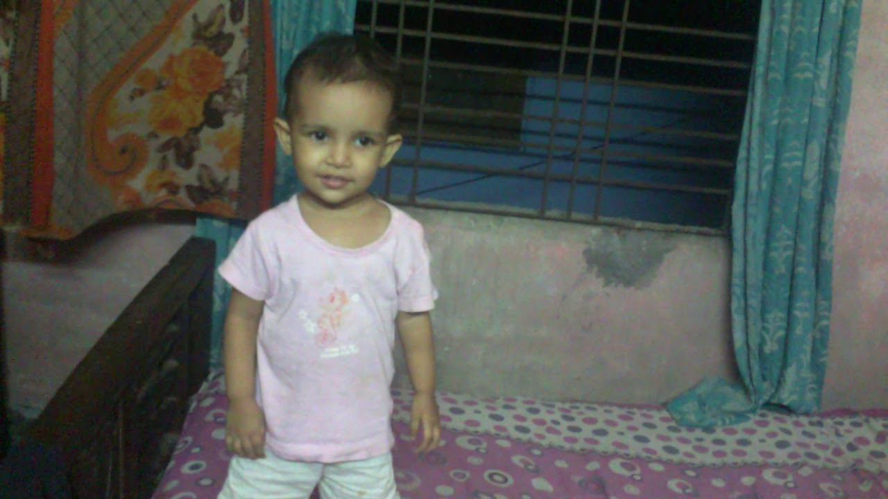 Baby dancing in akkar bakkar bambe bo song - YouTube