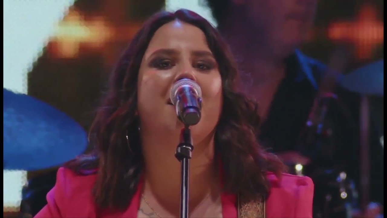 Loren Ryan LIVE @ Toyota Star Maker Grand Final 2022 - FLAME TREES FULL ...