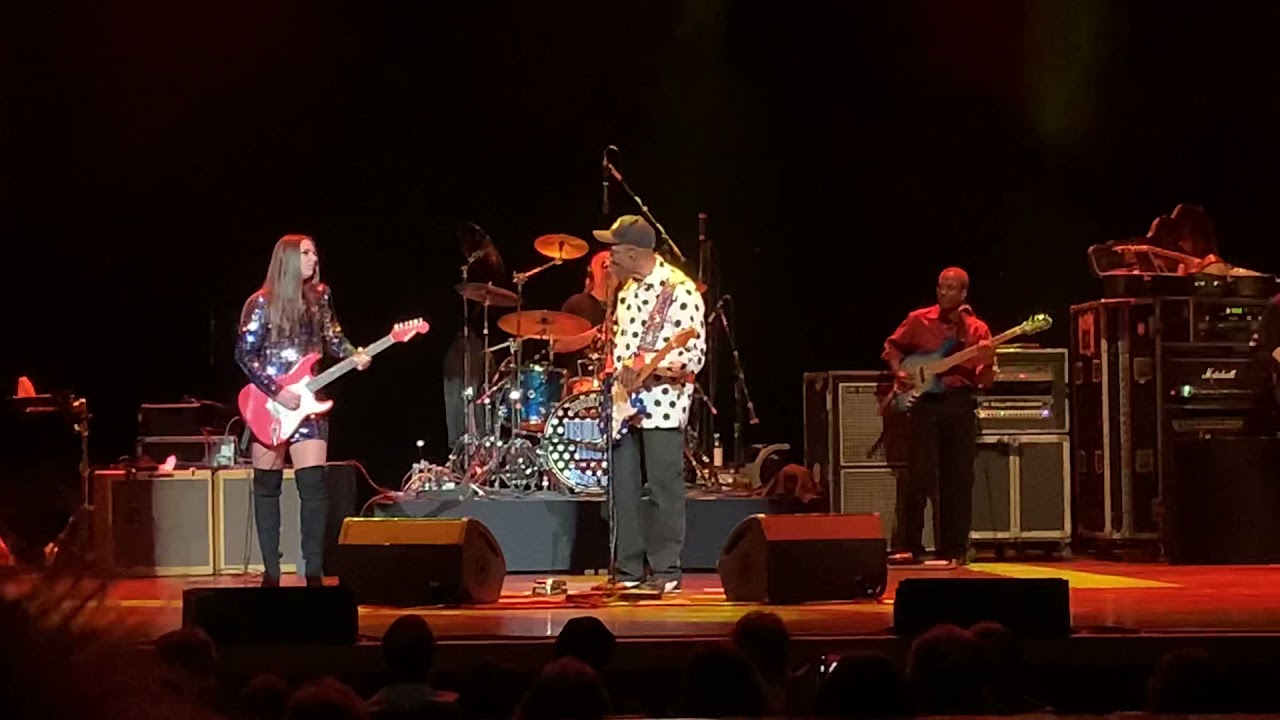 Buddy Guy Ally Venable Jamming Part 2 - YouTube