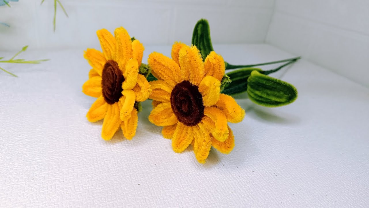 How to make sun flowers from pipe cleaner - YouTube